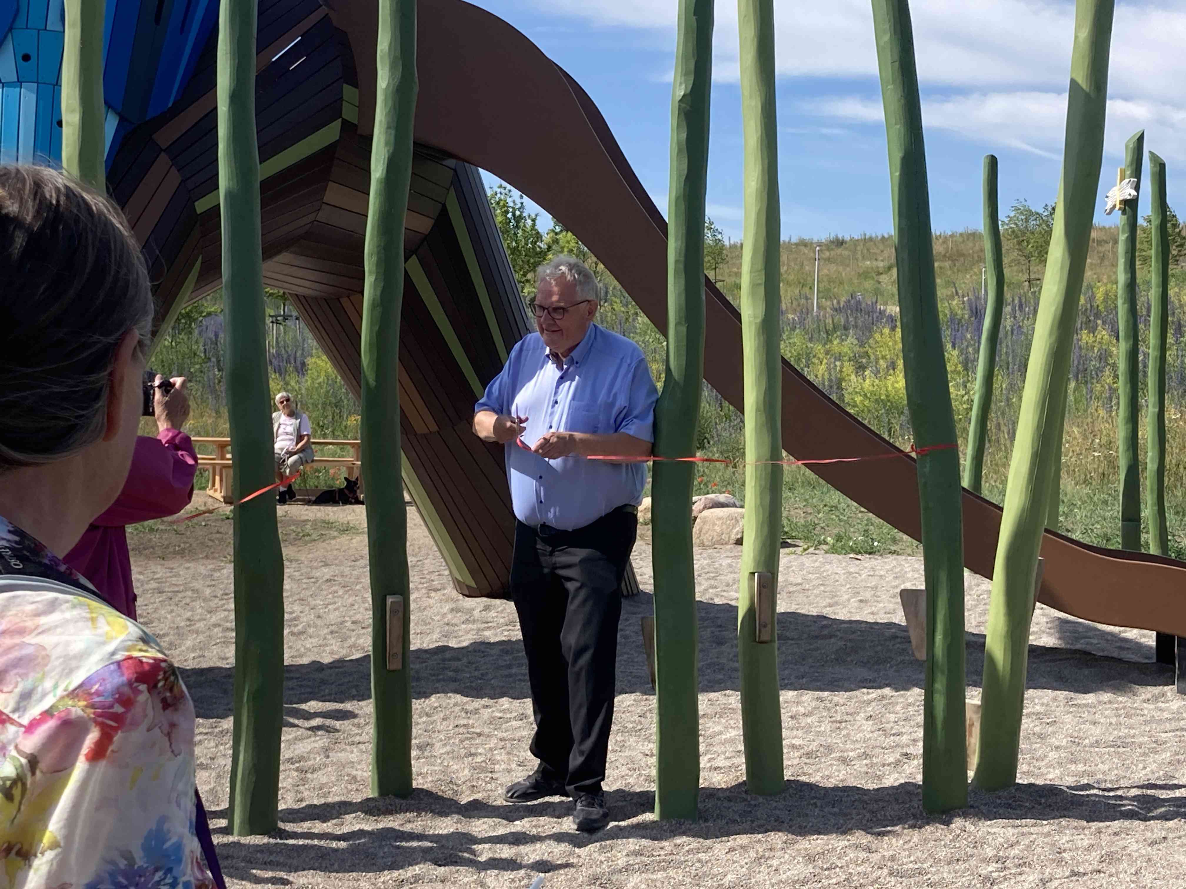 Legepladsen med isfuglen i Hyldager Bakker blev officielt indviet