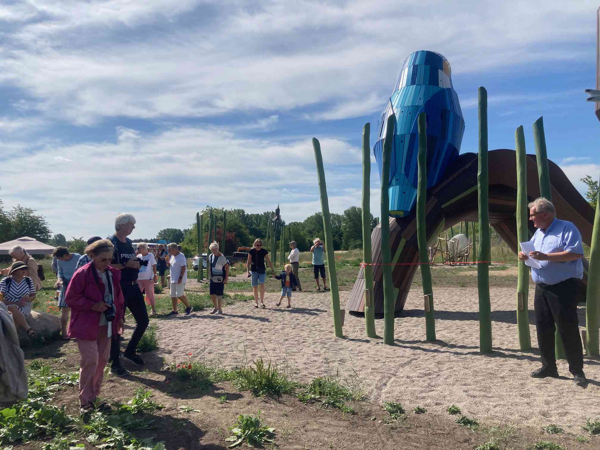 Legepladsen med isfuglen i Hyldager Bakker blev officielt indviet